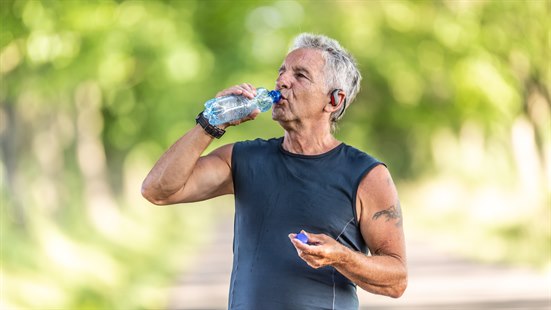 Tips til å drikke nok i sommer - NHI.no